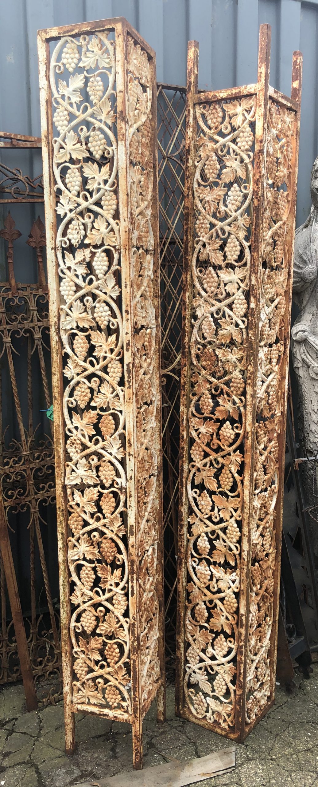 Cast iron grape vine Corner Columns - Aardvark Antiques