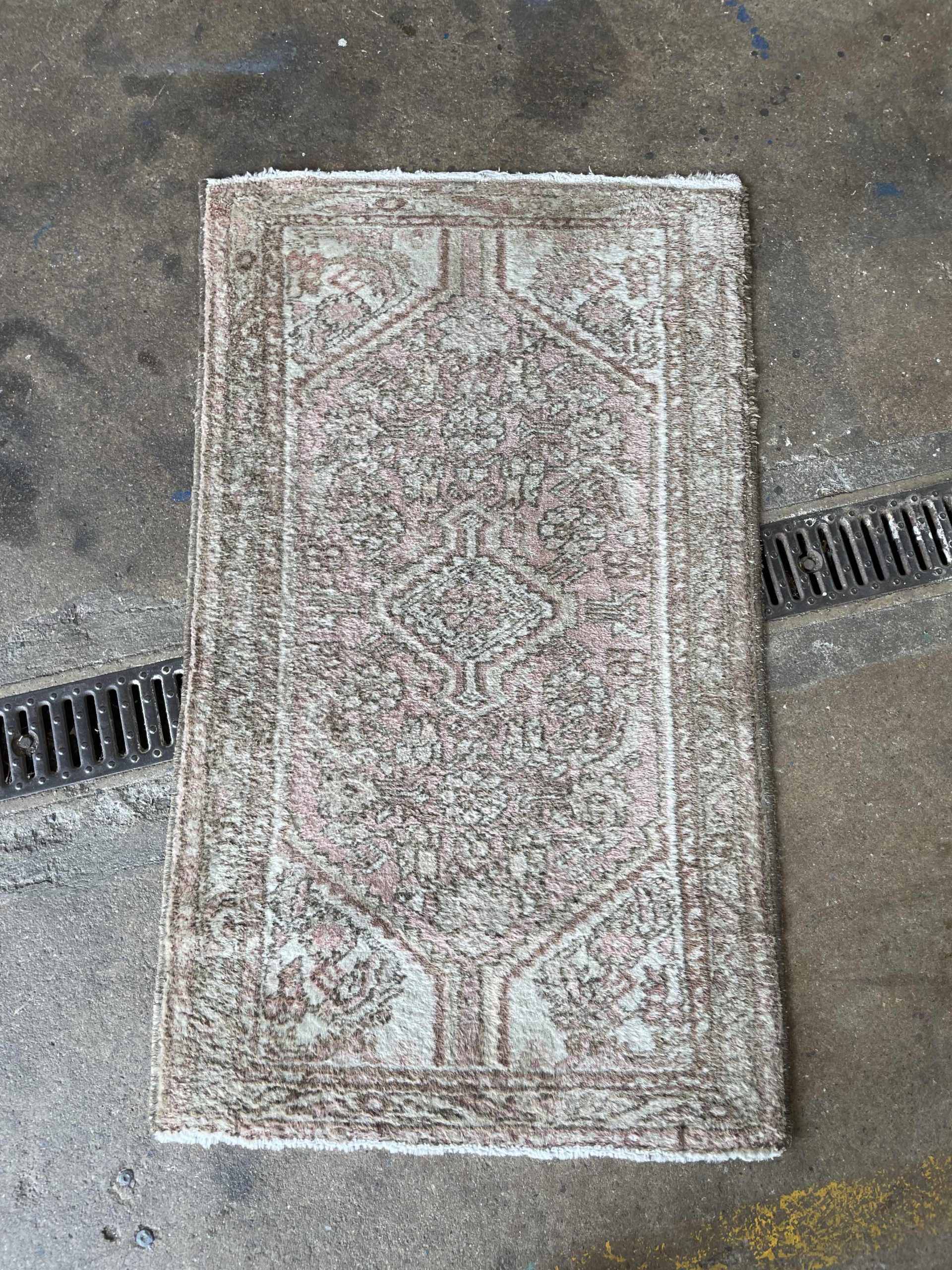 Avaklan bros. Rug - Iran - Aardvark Antiques