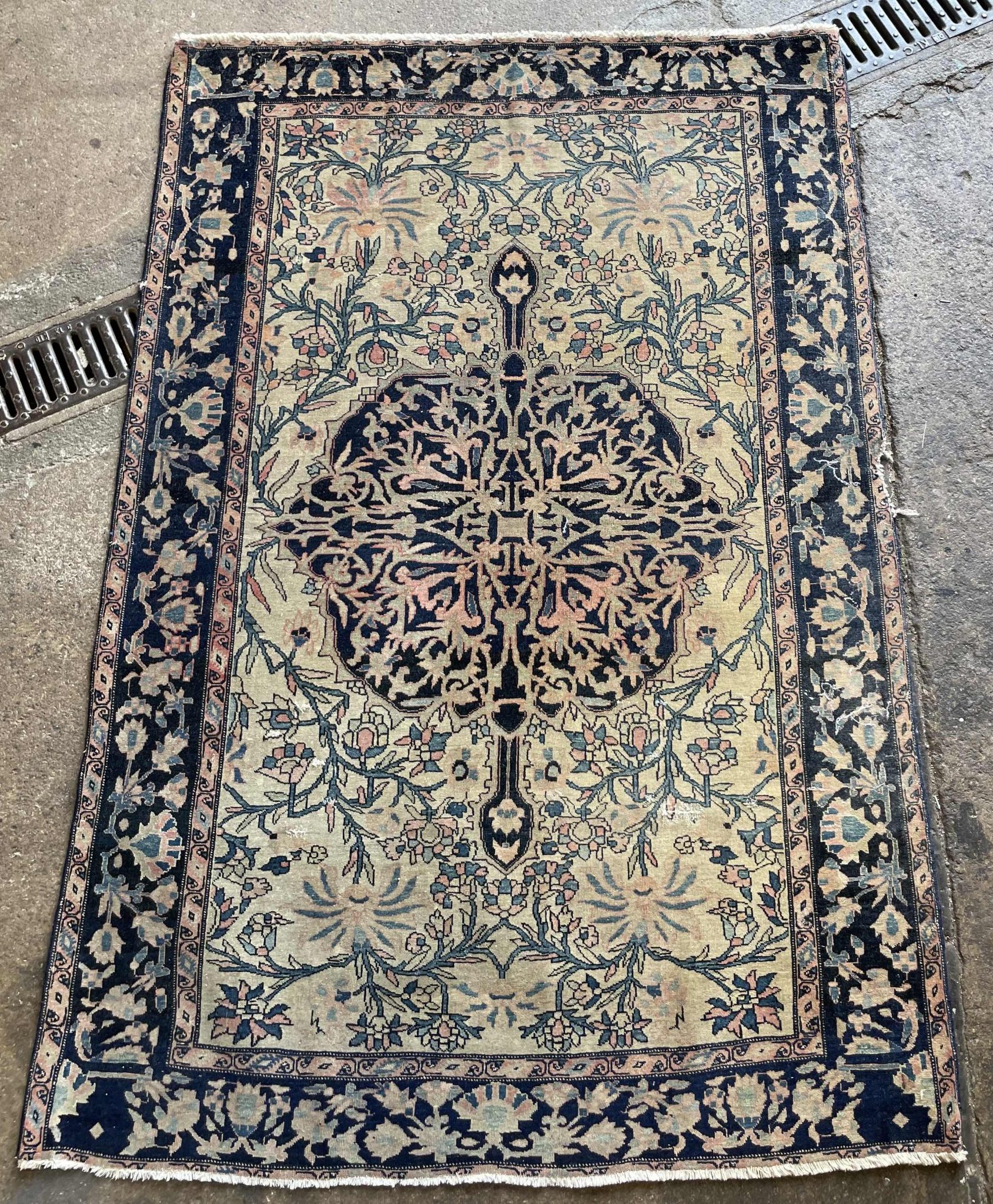 Persian rug - Aardvark Antiques